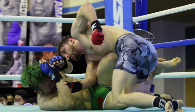 【ZST】伊藤盛一郎が浜本“キャット”雄大にパウンド連打で逆転TKO勝利 - eFight【イーファイト】格闘技情報を毎日配信！