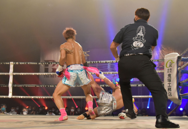 【BOM】石井一成がダウン奪う完勝でWPMF世界王座獲得、梅野源治が大流血、タイの毒針エルボーに敗れる＝第2部 - eFight【イーファイト】格闘技情報を毎日配信！