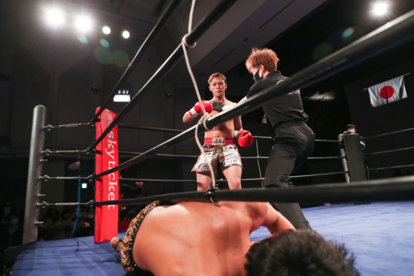 【DEEP KICK】1回TKOで初防衛の谷岡祐樹がベルト返上、MMA転向を表明「DEEPやRIZINにも出場したい」 - eFight【イーファイト】格闘技情報を毎日配信！