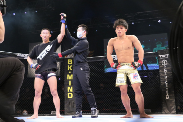 【DEEP】MMAデビュー戦の元ムエタイ王者・雅駿介が勝利、朝倉未来チャレンジのヒロヤは悔しい3敗目 - eFight【イーファイト】格闘技 ...