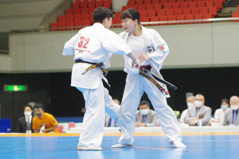 【JFKO フルコン空手全日本】女子は16歳の新星・渡辺小春が、初出場にして重量級で優勝＝女子4階級結果 - eFight【イーファイト】格闘技情報を毎日配信！