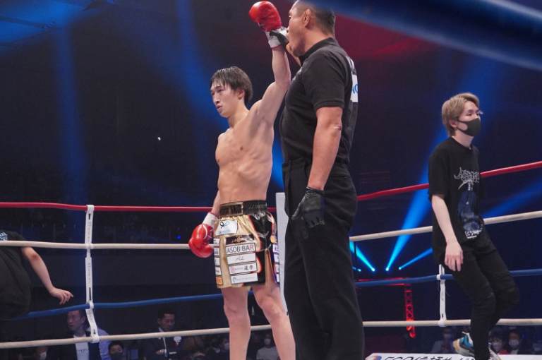 【K-1】安保瑠輝也が3度のダウン奪い復活の“53秒殺”KO！「俺が王者にならないと始まらない」と、2階級制覇を宣言（動画あり） - eFight【イーファイト】格闘技情報を毎日配信！