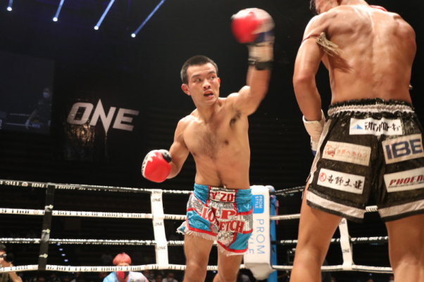 【BOM】ONEとBOMの融合で魅了！皇治戦を乗り越えた梅野源治がロンペットと大激戦を展開=後半戦 - eFight【イーファイト】格闘技情報を毎日配信！