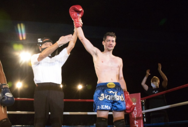 【キック】フランス人教師が初勝利、セコンド「膝蹴りだ！」通訳「ヒザゲーリー」で連打炸裂＝『NICE MIDDLE』 - eFight【イーファイト】格闘技情報を毎日配信！