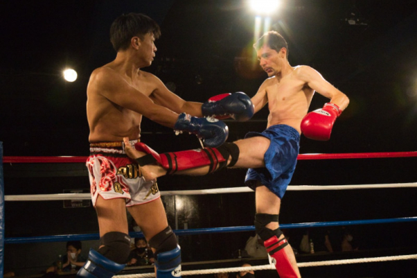 【キック】フランス人教師が初勝利、セコンド「膝蹴りだ！」通訳「ヒザゲーリー」で連打炸裂＝『NICE MIDDLE』 - eFight【イーファイト】格闘技情報を毎日配信！