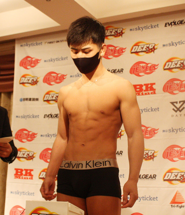 【DEEP】朝倉未来チャレンジ出身・ヒロヤがムキムキボディで計量パス、かつての同門RYOGAを「ボコボコにする」 - eFight【イーファイト】格闘技情報を毎日配信！