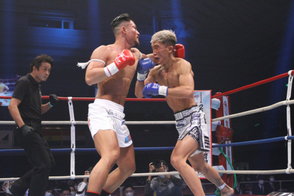 【K-1】神保克哉、初回特攻で圧巻KO勝利！剛腕でEITOを吹っ飛ばす - eFight【イーファイト】格闘技情報を毎日配信！