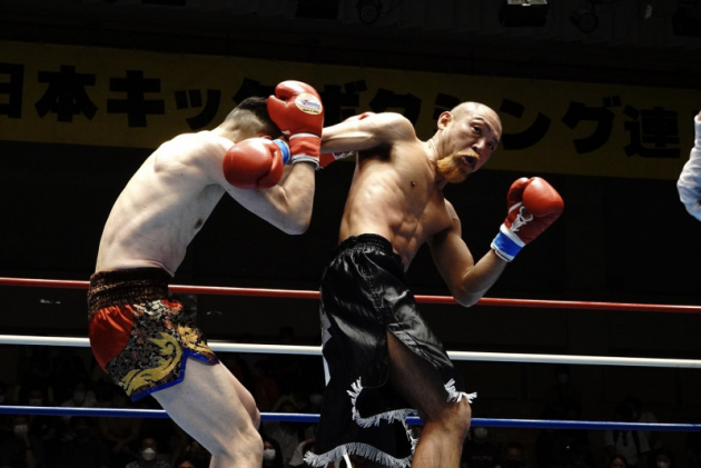 【NKB】釼田昌弘が元王者・田村聖を振り切り王座戴冠！笹谷淳はドローに、Mickyが首相撲地獄でTKO勝ち - eFight【イーファイト】格闘技情報を毎日配信！