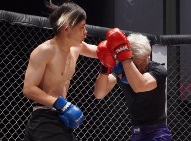 【Breaking Down】人気YouTuberヒカルのスタイリストが敗れる、かいはつゆうが勝利 - eFight【イーファイト】格闘技情報を毎日配信！