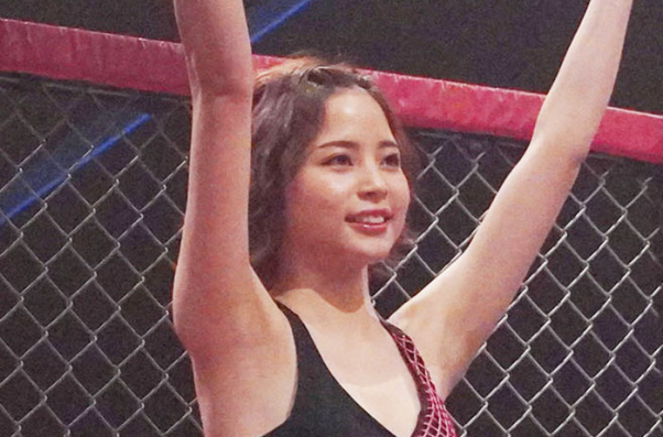 【BreakingDown】ラウンドガールの蒼乃茜が大興奮、初の2vs2戦に「現地で応援したかった！」 - eFight【イーファイト】格闘技情報を毎日配信！