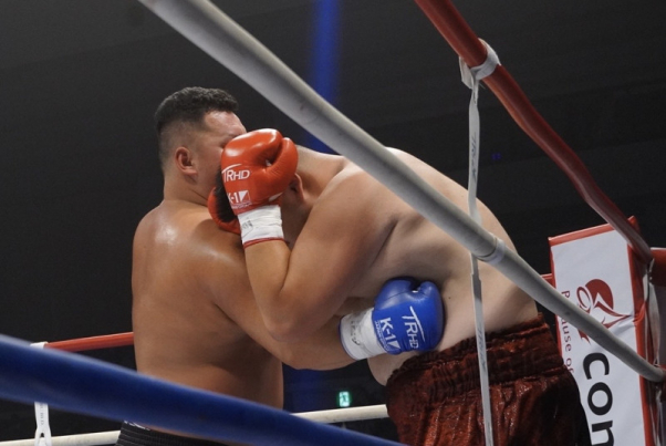 【K-1】”九州最強ヘビー級”丸山公豊、坂本英則を右ストレートで一撃KO！ - eFight【イーファイト】格闘技情報を毎日配信！