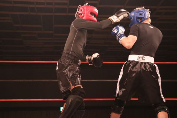 【キック】Breaking Down捧がセコンド宮迫博之と入場！大沢樹生に怒涛の連打「次の映画のセリフ全部飛んだ！」 - eFight【イーファイト】格闘技情報を毎日配信！