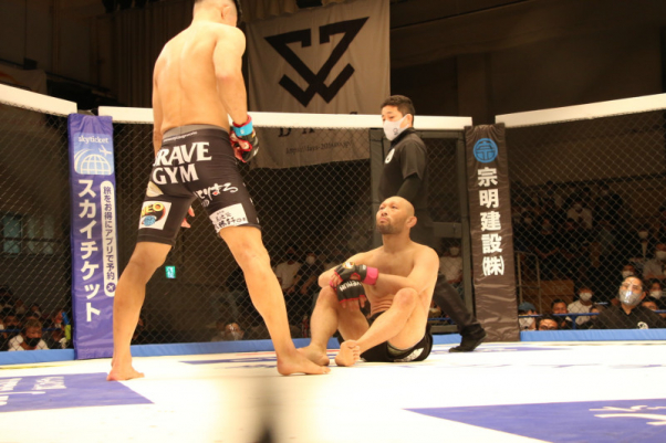 【DEEP】芦田崇宏、“足関十段”今成の極めを封じ判定勝ち - eFight【イーファイト】格闘技情報を毎日配信！