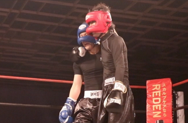 【キック】Breaking Down捧がセコンド宮迫博之と入場！大沢樹生に怒涛の連打「次の映画のセリフ全部飛んだ！」 - eFight【イーファイト】格闘技情報を毎日配信！