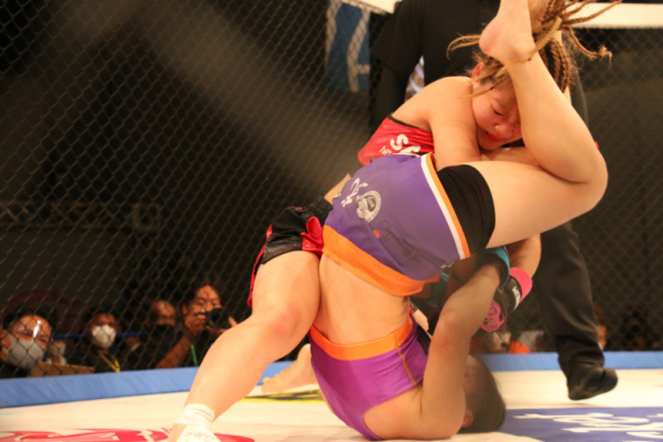 【DEEP JEWELS】ちびさいKYOKAがジャカ季美香を下しプロ初勝利 - eFight【イーファイト】格闘技情報を毎日配信！