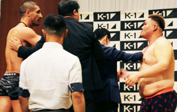 【K-1】合計226kg“怪物”二人が乱闘寸前の騒ぎ！カリミアンが実方の首につかみかかり騒然 - eFight【イーファイト】格闘技情報を毎日配信！