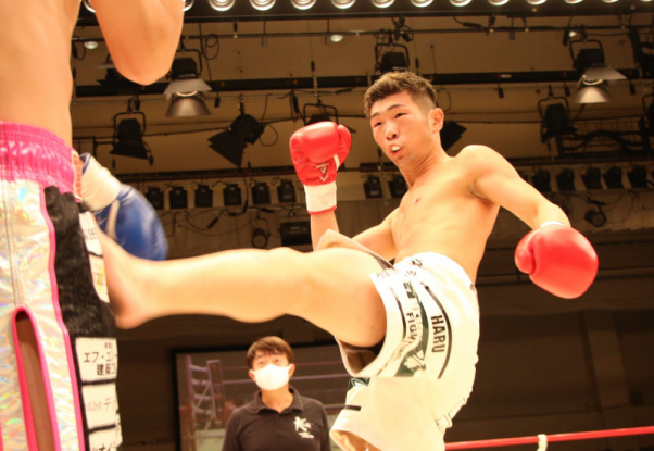 【Krush】古宮晴がKrush初勝利、龍之介を判定で下す - eFight【イーファイト】格闘技情報を毎日配信！