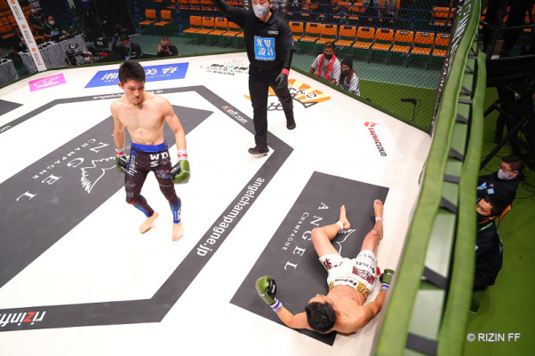 【RIZIN】SB王者・佐藤執斗、左ハイキックで秒殺KO勝利 - eFight【イーファイト】格闘技情報を毎日配信！