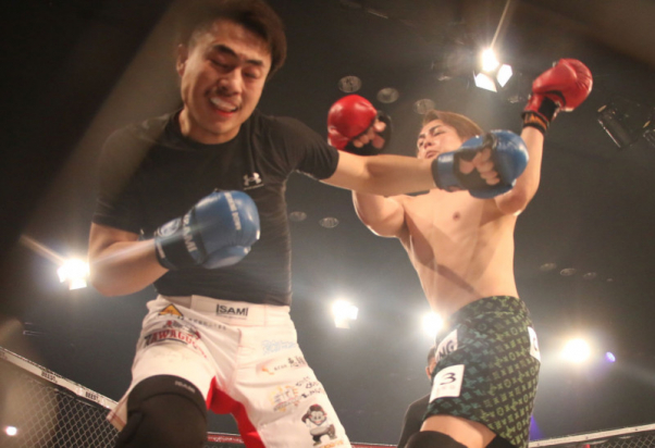 【BreakingDown】10人ニキ高級車GETならず、青汁王子が8ラウンドTKO勝利 - eFight【イーファイト】格闘技情報を毎日配信！