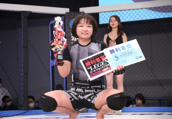 【DEEP JEWELS】奥富夕夏が鈴木”BOSS”遥に判定勝利 - eFight【イーファイト】格闘技情報を毎日配信！