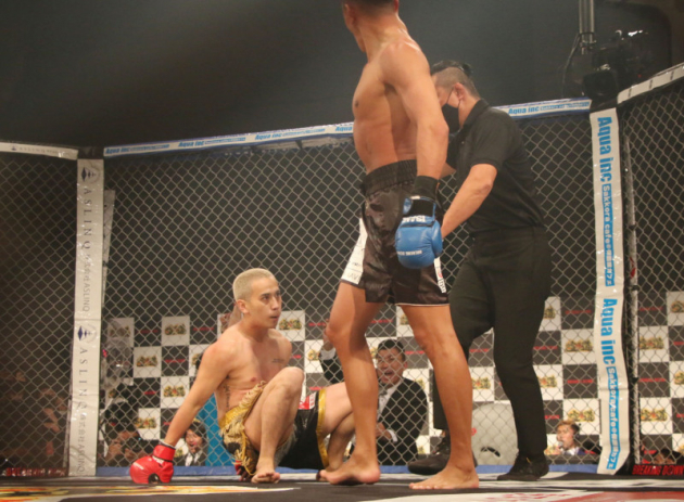 【BreakingDown】こめおがハイキックでまさかのダウン！“濱の狂犬”黒石高大が勝利の男泣き - eFight【イーファイト】格闘技情報を毎日配信！