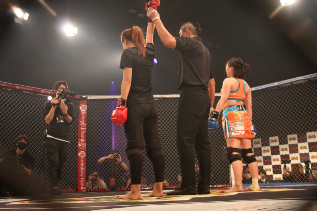 【BreakingDown】極真空手”美女”対決、せりなが華麗な蹴り技で完勝！朝倉未来も「契約したい」と絶賛 - eFight【イーファイト】格闘技情報を毎日配信！