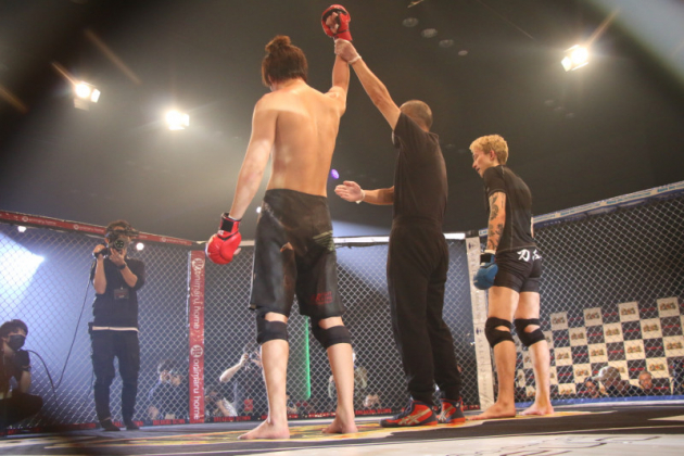 【BreakingDown】“朝倉未来チャンネル”吉田くん、“潜入系”ユーチューバーを“ボコボコ”殴り完勝 - eFight【イーファイト】格闘技情報を毎日配信！