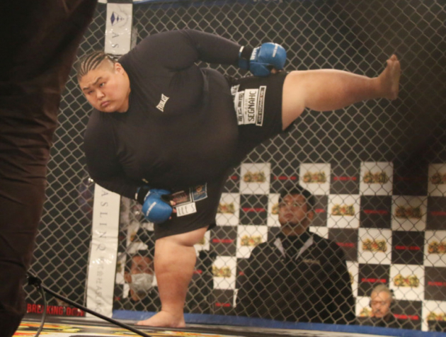 【BreakingDown】“最強ホスト”舞杞が元力士エドモンドに勝利、体重差100kgハンデを乗り越える - eFight【イーファイト】格闘技情報を毎日配信！