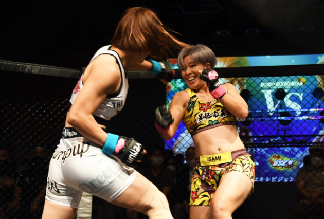 【DEEP】沖縄メインで渡慶次幸平がTKO勝利、セミは『BreakingDown』戦前のヒロヤが一本勝ち - eFight【イーファイト】格闘技情報を毎日配信！