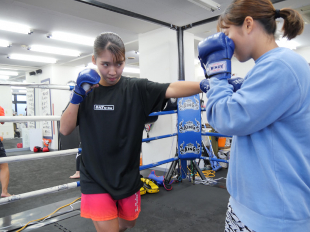 【RISE＆SB】宮﨑小雪、MISAKIの挑発を意に介さず「触れさせずに自分が当てる」＝公開練習 - eFight【イーファイト】格闘技情報を毎日配信！