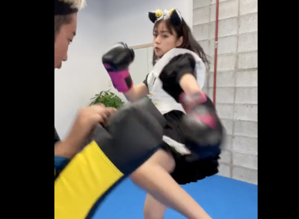 ”空手美女”長野じゅりあ、ミニのメイド服でパンチとハイキック！ファン「強くて可愛い」 - eFight【イーファイト】格闘技情報を毎日配信！