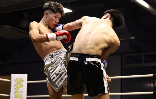 【Stand up】柊真、金塚聖矢に圧倒TKO勝ちで新人王に輝く - eFight【イーファイト】格闘技情報を毎日配信！