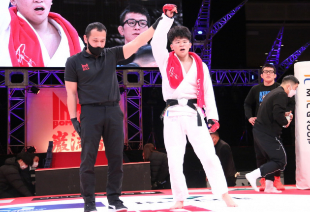 【INOKI BOM-BA-YE×巌流島】闘魂継承の中谷優我が一本勝ち！奥田啓介を肩固めで絞め落とす - eFight【イーファイト】格闘技情報を毎日配信！