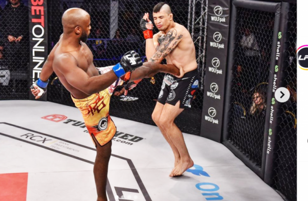 【LFA】王座戦で戦慄のミドルキックKO！ブラウンが“悶絶蹴り”で新王者に - eFight【イーファイト】格闘技情報を毎日配信！