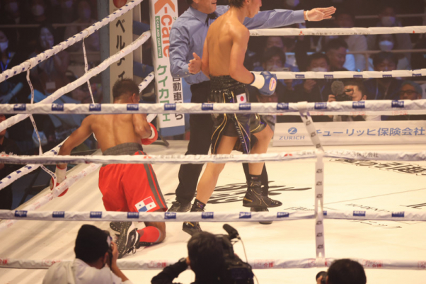 【ボクシング】花田歩夢がアサエル・ビリャルにTKO勝利 - eFight【イーファイト】格闘技情報を毎日配信！