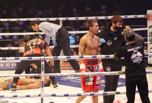 【ボクシング】中川麦茶が山下賢哉に5R KO勝利 - eFight【イーファイト】格闘技情報を毎日配信！