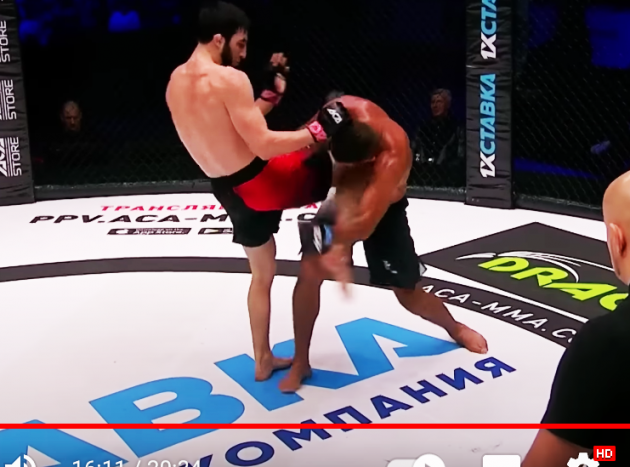 ボディにリーチある”ヒザ蹴り”がグサリ！倒れ悶絶する戦慄のKO劇＝ロシアACA - eFight【イーファイト】格闘技情報を毎日配信！