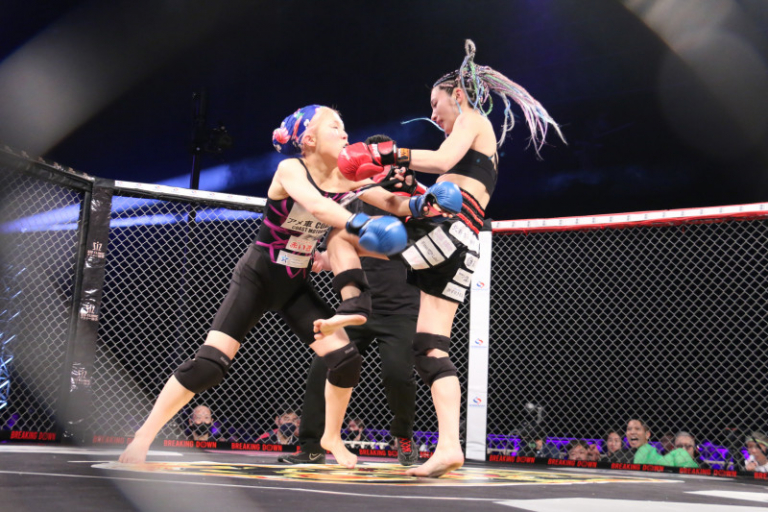 【BreakingDown】“ヤンキー嫌いYouTuber”ゆっちゃん、エイリアンニキの姉をダウン奪い撃破 - eFight【イーファイト】格闘技情報を毎日配信！