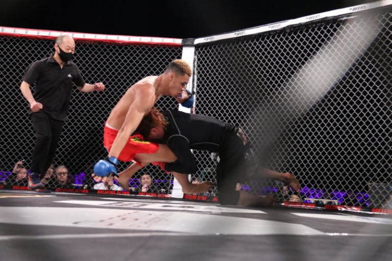 【BreakingDown】“2m越えハーフモンスター”エドポロキング、舞杞維沙耶との延長激戦制す！ - eFight【イーファイト】格闘技情報を毎日配信！