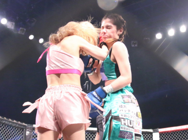 【BreakingDown】“執行猶予中の美女”宮里かおり、“お姫様キャラ”はろーあにーに豪快連打で涙の勝利！ - eFight【イーファイト】格闘技情報を毎日配信！