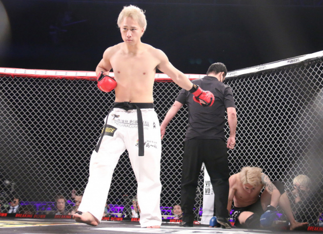 【BreakingDown】ダンチメン・あつきが空手技で衝撃KO勝利、飛びヒザと後ろ蹴りが炸裂 - eFight【イーファイト】格闘技情報を毎日配信！