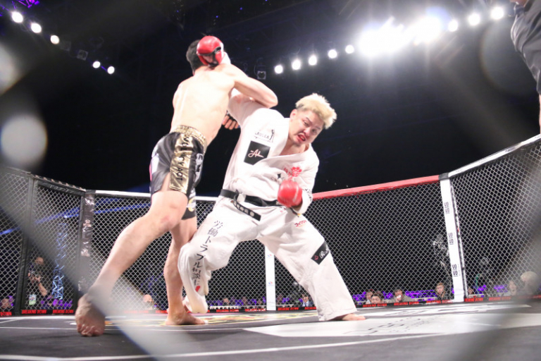 【BreakingDown】崖っぷちのにっけん君、カウンター技術で秀虎を延長で振り切る - eFight【イーファイト】格闘技情報を毎日配信！