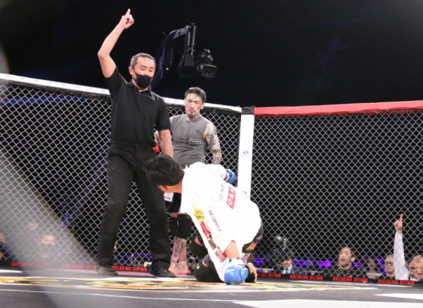 【BreakingDown】“アウトローのカリスマ”瓜田純士、バン仲村からダウン奪い、因縁の対決制す - eFight【イーファイト】格闘技情報を毎日配信！