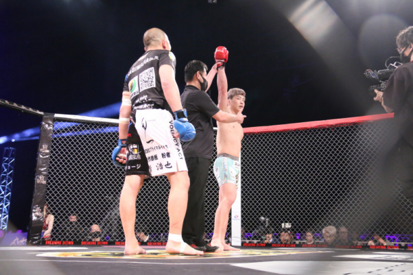 【BreakingDown】“未来チャレンジ”西谷大成、元DEEP王者・横田一則を延長で下す - eFight【イーファイト】格闘技情報を毎日配信！