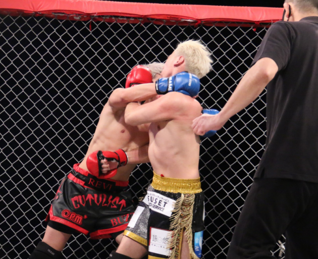 【BreakingDown】こめおが悶絶KO負けで担架送りに！拳骨折のYUSHIがヒザで一撃 - eFight【イーファイト】格闘技情報を毎日配信！