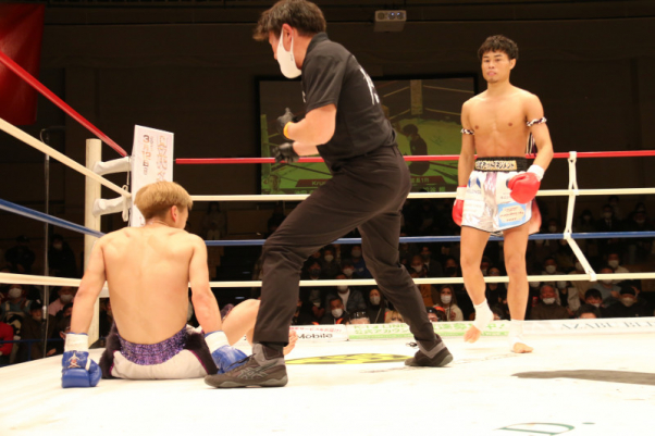 【Krush】池田幸司が松谷桐にKO勝利でV2達成！K-1王者・黒田斗真に挑戦状「今年ベルトを奪う」 - eFight【イーファイト】格闘技情報を毎日配信！