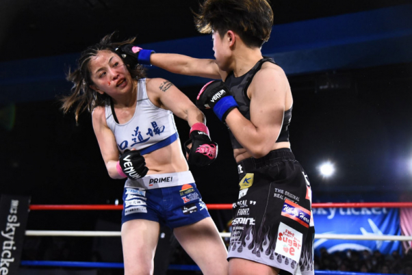 【DEEP JEWELS】JKファイター上瀬あかり、プロデビュー戦で “女アウトサイダー”山崎桃子に勝利の快挙 - eFight【イーファイト】格闘技情報を毎日配信！