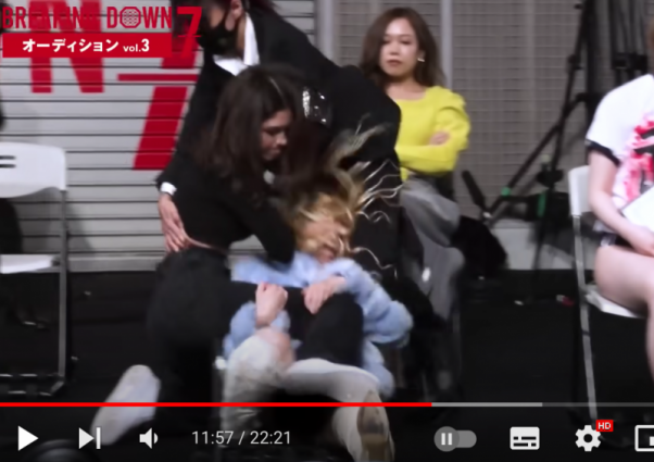 【BreakingDown】“執行猶予中”と“お姫様キャラ”、注目のW美女がSNS上で前哨戦！“鍛えた美腹筋”の披露合戦も - eFight【イーファイト】格闘技情報を毎日配信！