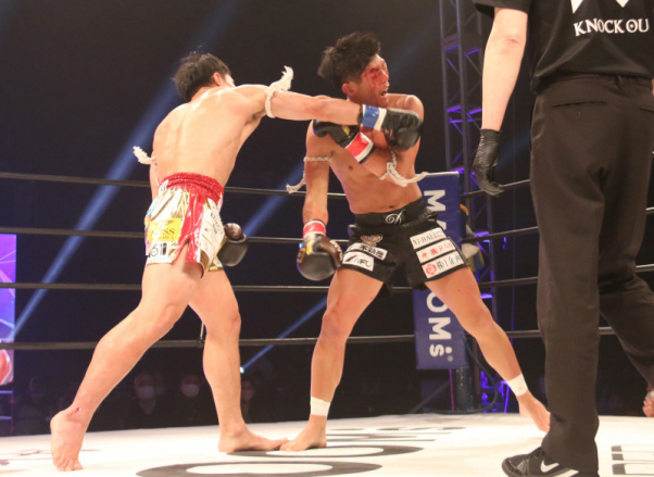 【KNOCK OUT】元Krush王者・渡部太基が再起戦でムエタイ強豪スアレックに惜敗、最終Rの猛打反撃も - eFight【イーファイト】格闘技情報を毎日配信！