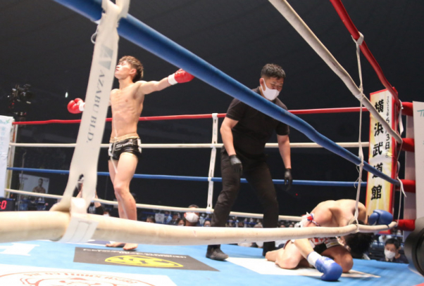 【K-1】愛瑠斗、光佑に左ストレートでKO勝利 - eFight【イーファイト】格闘技情報を毎日配信！